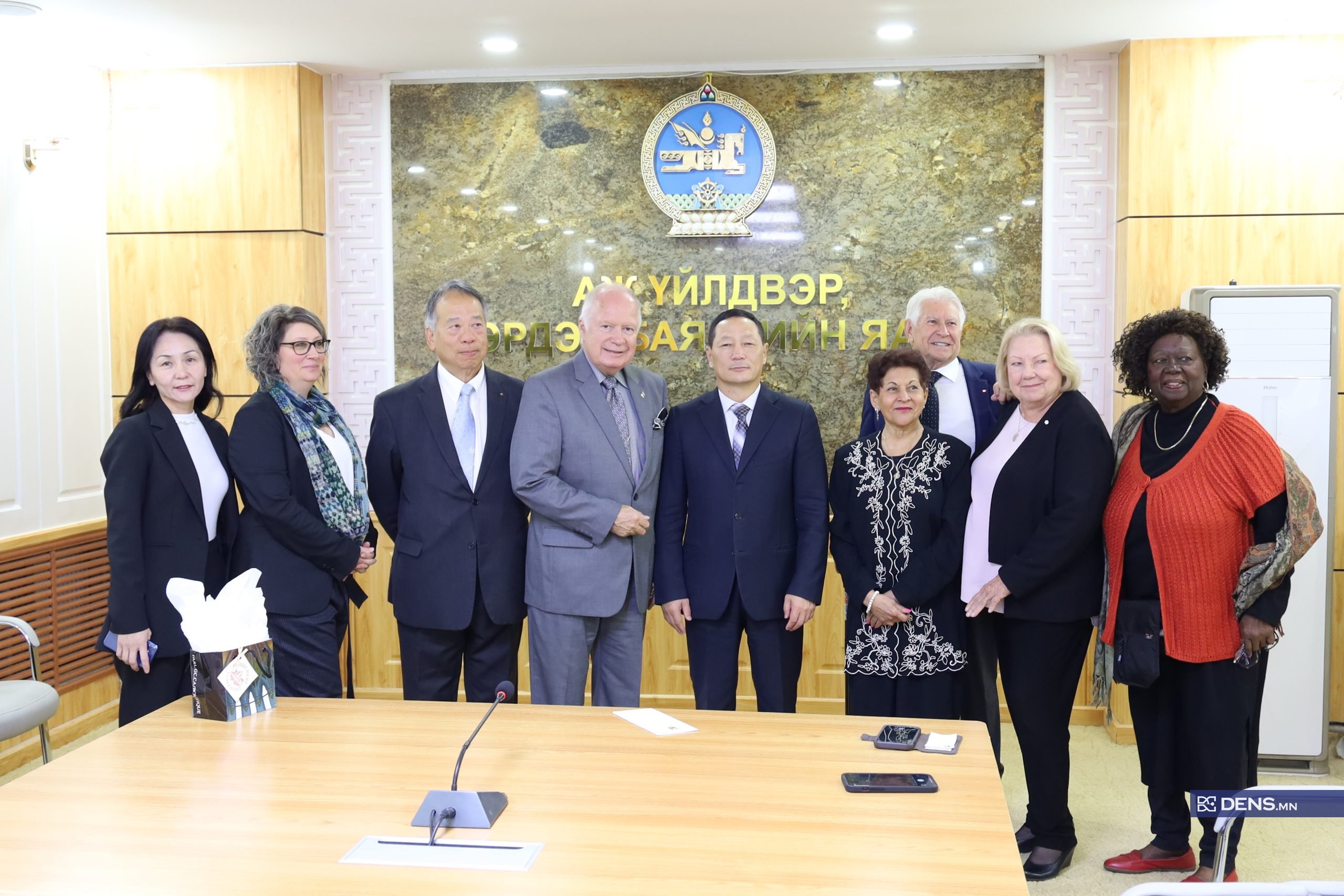 Аж үйлдвэр эрдэс баялгийн яамны Төрийн нарийн бичгийн дарга С Магнайсүрэн Канад Улс дахь Монгол